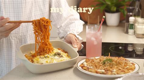 Eng 자취생 브이로그 콘치즈 불닭 볶음면과 미라클모닝 조합이라니 크림 듬뿍 체리머핀 만드는 자취 일상 Vlog Youtube