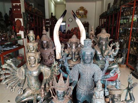 អាជីវកម្ម គ្រឿង ចម្លាក់ ពី ភ្លុក ដំរី កុយរមាស និង រូបភាព ផ្សេងៗ ពាក់ព័ន្ធ សត្វព្រៃ គឺ ខុសច្បាប់