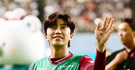 임영웅 ‘축구장 밝히는 멋진 미소 Mk포토