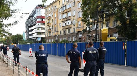 Под засилена полицейска охрана Режат дървета на ул Опълченска в София Новини бг