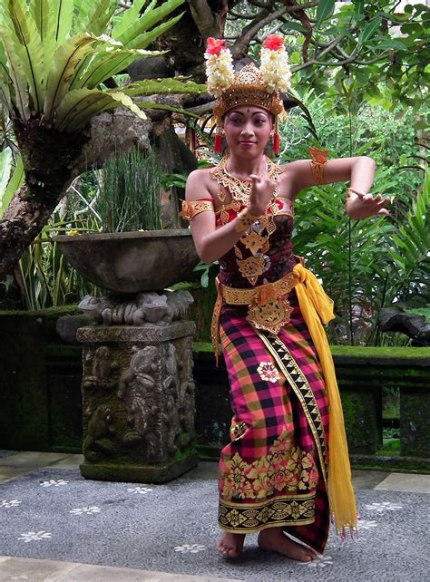 Cool Tips About How Do People From Bali Dress Fashion Adamdekroon