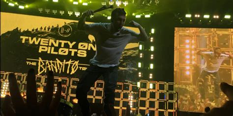 Tyler Flexing On Us In Montreal R Twentyonepilots