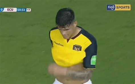 파라과이 Vs 에콰도르 피에로 힌 카피에 Piero Hincapié 와 2 0을 알비 로자에 찬성하는 특이한 목표 Infobae