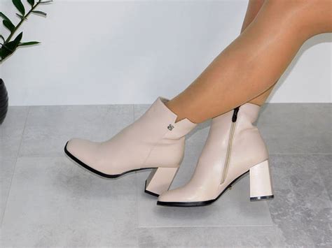 Стильні бежеві ботильйони на зручному підборах ціна 1650 грн Prom Ua Id 1627344475