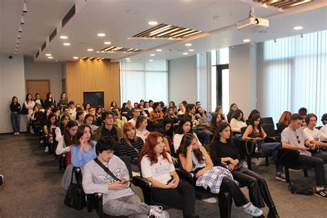 აღმოსავლეთ ევროპის უნივერსიტეტის სტუდენტები Eeu ს ომბუდსმენს შეხვდნენ