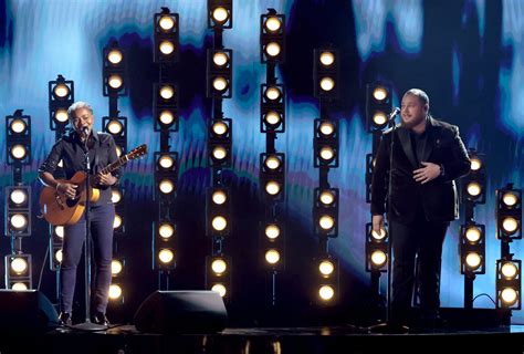 Tracy Chapman Joins Luke Combs For Fast Car At Grammys