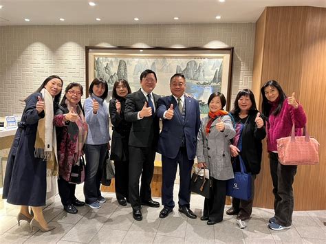 洪 処長 左5人目 および 李 会長 右4人目 幹部ら