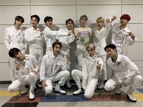 디테일 알뜰히 챙기는 더보이즈 무대의상  인스티즈 Instiz 이슈 카테고리
