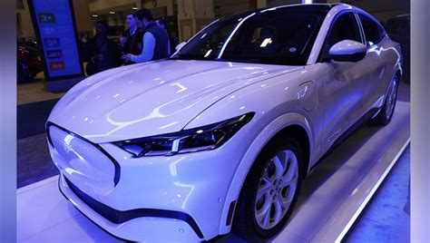 Ford Cuts Price On Mustang Mach E After Tesla Trims Prices Fox6 Milwaukee