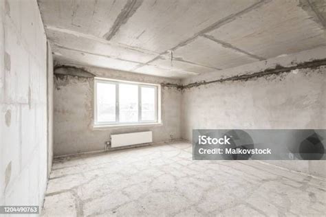 디자인 회색 콘크리트 벽에 대한 빈 인테리어 빈 방 텍스트 및 그림을 위한 공간입니다 콘크리트 벽 슬래브 새로운 주거 건물의