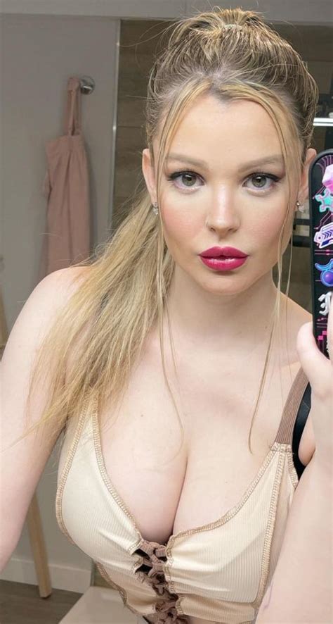 Aroyitt Boobpedia Encyclopedia Of Big Boobs