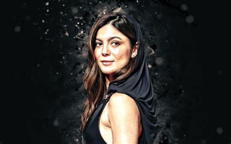 다운로드 4k 모니카 바바로 흰색 네온 조명 미국 여배우 할리우드 아름다움 미국 별 검은 초록 배경 인기있는 여배우 미국 유명인 영화 배우 모니카 바바로