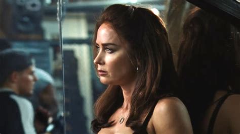 À 42 Ans Emily Blunt Fascine Dans Une Robe étincelante