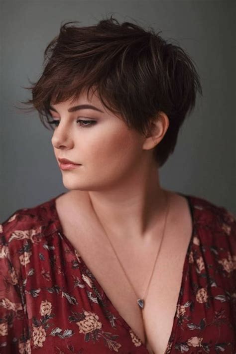 15 Flattering Pixie Haircuts For Plus Size Women In 2025
