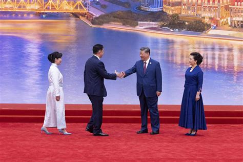 Монгол Улсын Ерөнхийлөгч У Хүрэлсүхийг БНХАУ ын дарга Ши Жиньпин угтлаа Isee Mn