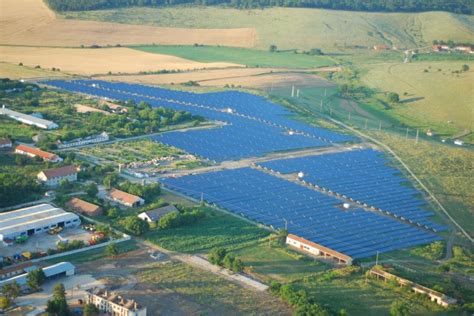 Големи инсталации на соларни панели