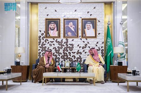 الأمير عبدالعزيز بن سعود يعقد جلسة مباحثات رسمية مع النائب الأول لرئيس