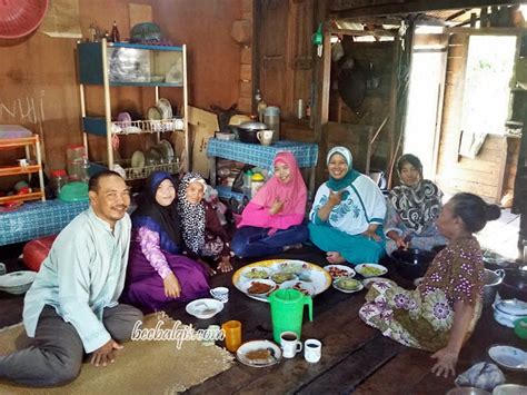 Tradisi Makan Saprahan Keindahan Budaya Di Kabupaten Sambas