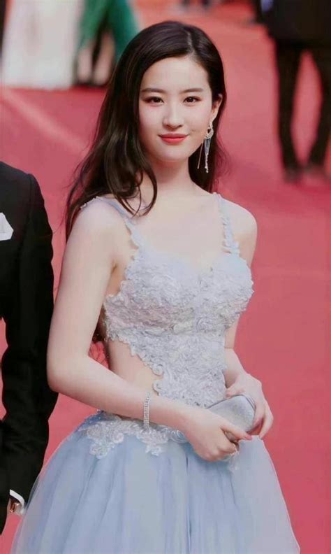 Pv Khiếm Nhã Hỏi Lưu Diệc Phi Sau Váy Của Cô Không Có Vải Hẳn Là Không đắt Lắm Thần Tiên