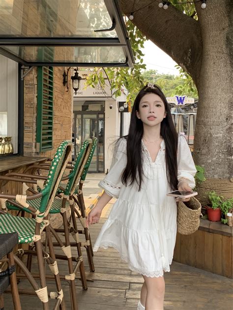 화이트 펀칭 레이스 원피스 V 브이 넥 레이스 스티치 보헤미안 히피 무드 테슬 루즈 오버 핏 벌룬 하프 슬리브 미니 숏 짧은 A 라인 미디 캉캉 티어드 스커트 치마 드레스