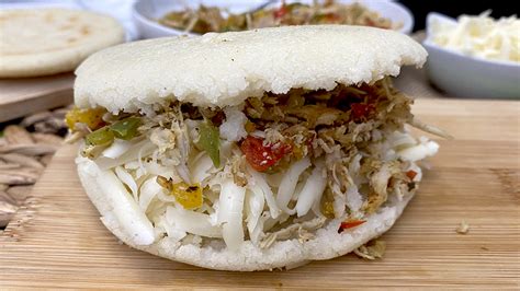 Arepa Con Pollo Y Queso
