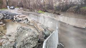 Спряха движението селата Изгрев и Българи в община Царево заради пропадане на моста над река