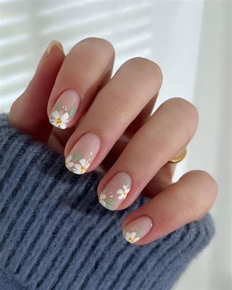 30 Elegant Flower Nail Designs Beautiful All Year Round