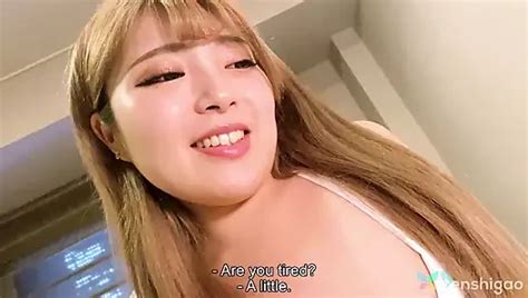 Японская девушка с длинными волосами Keiko Adachi стонет занимаясь горячим сексом со своим