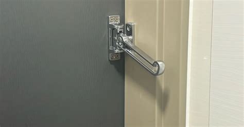 답변도 빠르고 일정도 빠르게 잡아주셨습니다 안전한 3중고리로 해서 더좋았어요 약속시간도 딱맞춰오셨었습니다 끝나고 설명도 잘해