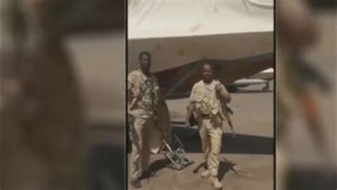 السفير الأمريكي لدى السودان يحتمي في مكان آمن من الاشتباكات بين الجيش
