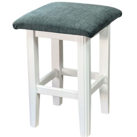 Купити табуретки на кухню з дерева від виробника Меблева фабрика Скіф