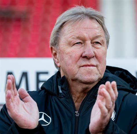 Frauenfußball: Hrubesch forderte mehr Tempo, weniger Kontakte – und ...