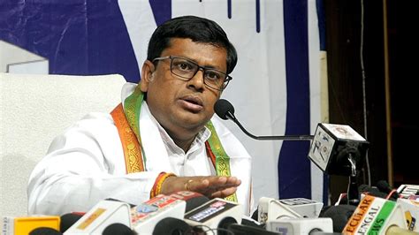 রাজ্যের আইন শৃঙ্খলাকে যৌনকর্মীদের সঙ্গে তুলনা কেন্দ্রীয় মন্ত্রী সুকান্ত মজুমদারের বিরুদ্ধে