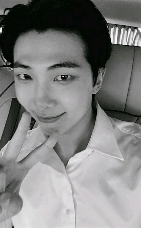 Bts Community Posts 당신과 같은 멋진 사람을 알게 된 것은 정말 행운입니다 어떤 사람들은 너무 불행해서 당신의 가치를 깨닫지 못합니다 당신을 아는