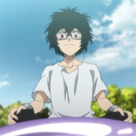 Sally Black Clover Wafles