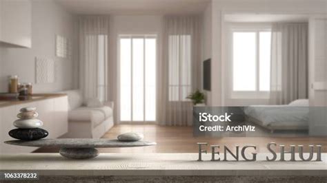 돌 균형 및 3d 문자 단어 풍수 부엌 거실 및 침실 선 컨셉 인테리어 디자인 작은 아파트 만들기 나무 빈티지 테이블 선반