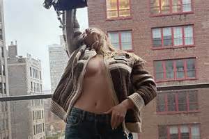 Sydney Sweeney Goes Topless In Nyc After Gym Fueled Clapback At Critics