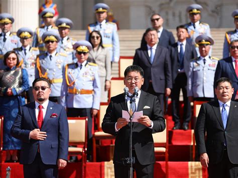 Ерөнхийлөгч У Хүрэлсүх Төрийн далбааны өдөрт зориулсан цэргийн ёслолын жагсаалд оролцож үг