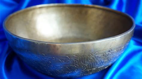 Обзор кованая тибетская поющая чаша - 28.5 см. 260 Гц. нота Do. Слушать ...
