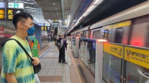 台北捷運板南線忠孝敦化站1542分拍攝208次開往南港展覽館的c321型161162編組高運量系統鋼輪鋼軌式捷運列車，現在要重回台灣同志第