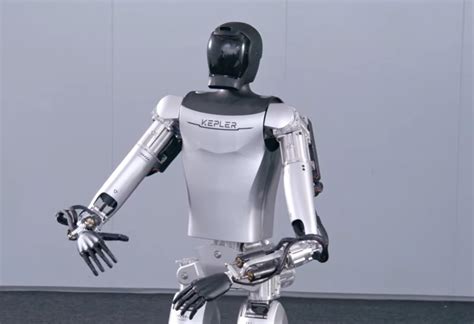 中 휴머노이드 로봇에 뇌·팔다리 등 핵심기술 도입