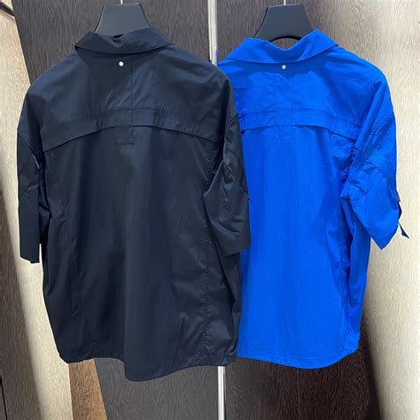 시스템옴므 현대시티아울렛 동대문점 ♥ Type 2 스트랩 포켓 셔츠 눈길을 끄는 컬러와 포켓의 스트랩 장식이 어우러져 트렌디한 매력이 돋보이는 셔츠로 앞면에 히든