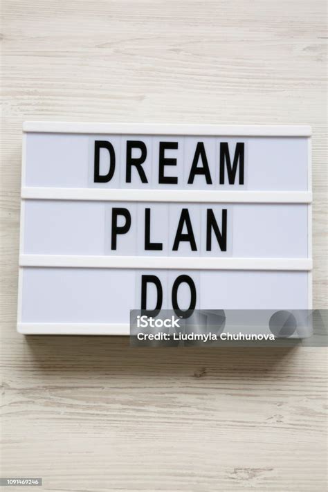 텍스트 흰색 나무 배경 평면도 위에 꿈 계획 할 현대 보드 위에서 평평 하다 오버 헤드 개념에 대한 스톡 사진 및 기타 이미지 Istock