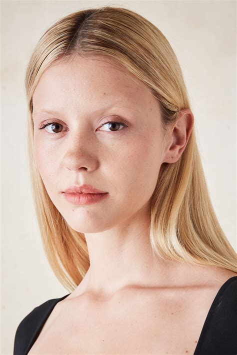 Mia Goth Darkiworld