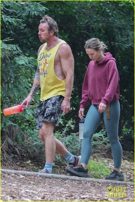 Kristen Bell And Dax Shepard Spotted On Post Holiday Hike In La Photo 4876200 Dax Shepard