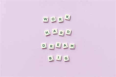 간단한 메시지 간단한 배경 격려 고양시키는 말 교육 도구 긍정적 인 메시지 꿈 낙천주의 녹색 녹색 배경 단어 동기 부여 동기부여 문구 목표 설정