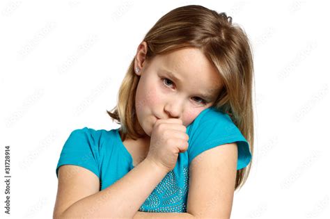 mädchen lutscht am daumen Stock Foto Adobe Stock