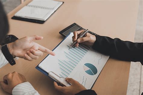 cost benefit analysis azure virtual desktop vs traditional file