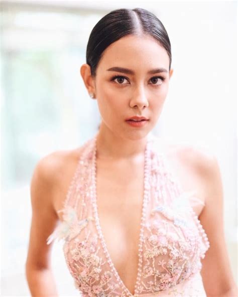 รวมช็อตเด็ด แซมมี่ เคาวเวลล์ นางเอก แหวกอก ชุดแซ่บซี๊ดปาก เซ็กซี่ไปทั้งตัว