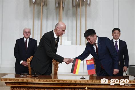 Монгол жолооч нар Герман улс руу тээвэр хийнэ